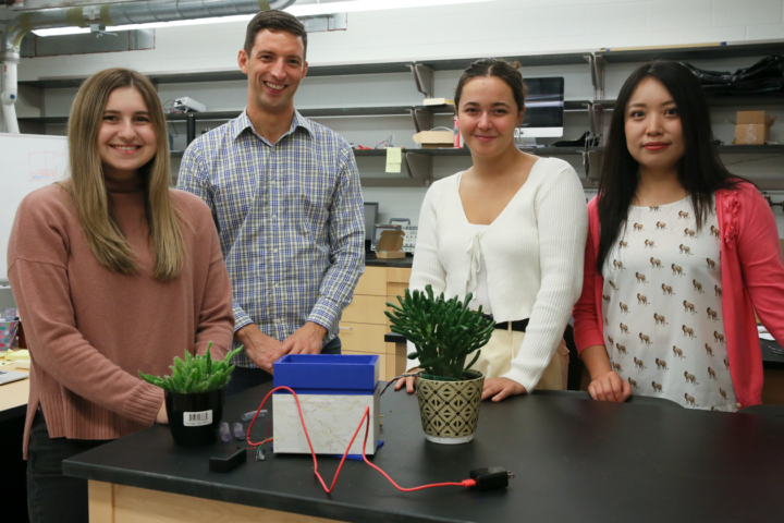 Mentoring for Careers in Physics matches undergraduate women with ...