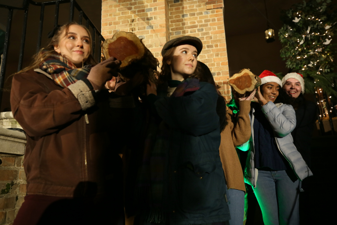 Picture this: W&M’s 2023 Yule Log ceremony in photos – W&M News